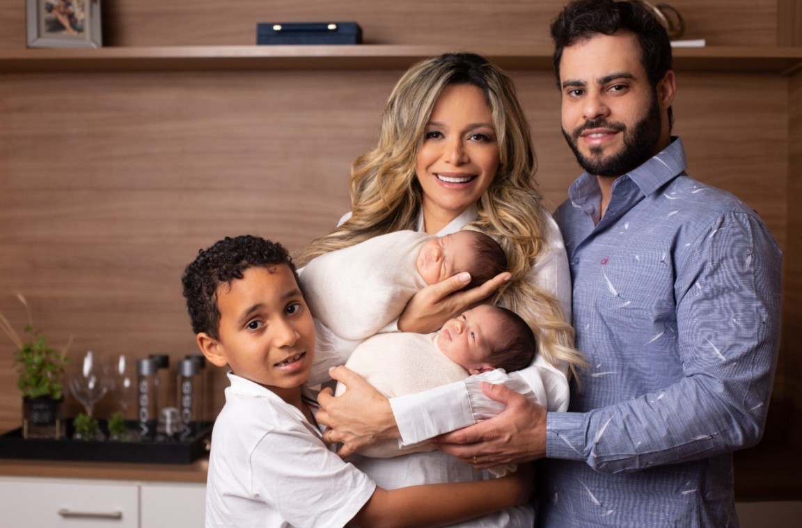 Ana Paula Nonato da Dois A comemora o nascimento dos gêmeos e ...