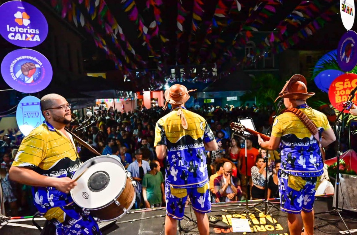 Largo Pedro Arcanjo lota mais uma vez no terceiro dia do São João da Bahia, no Pelourinho ...