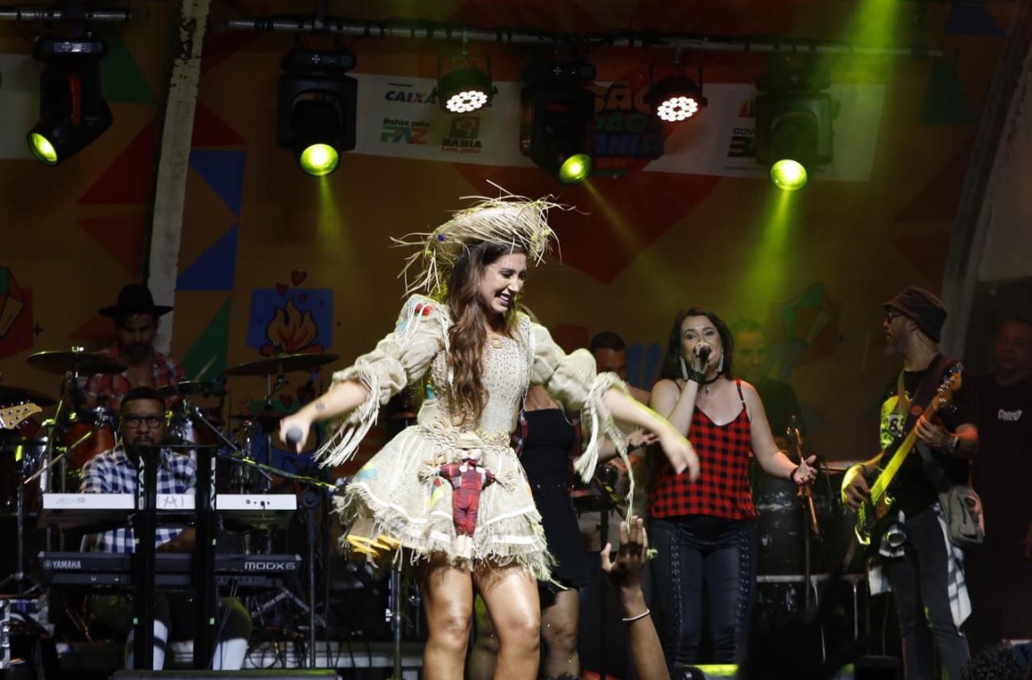 Público lotou a Praça Tereza Batista no penúltimo dia do São João da ...